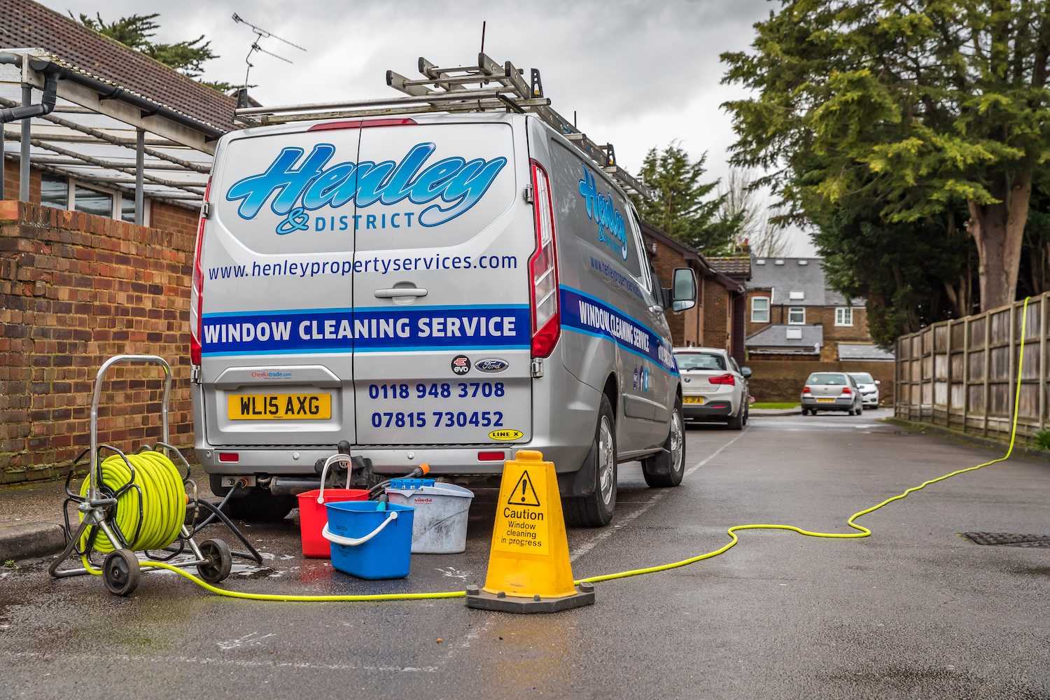Window & gutter cleaner in Reading, Caversham & Henley-on-Thames